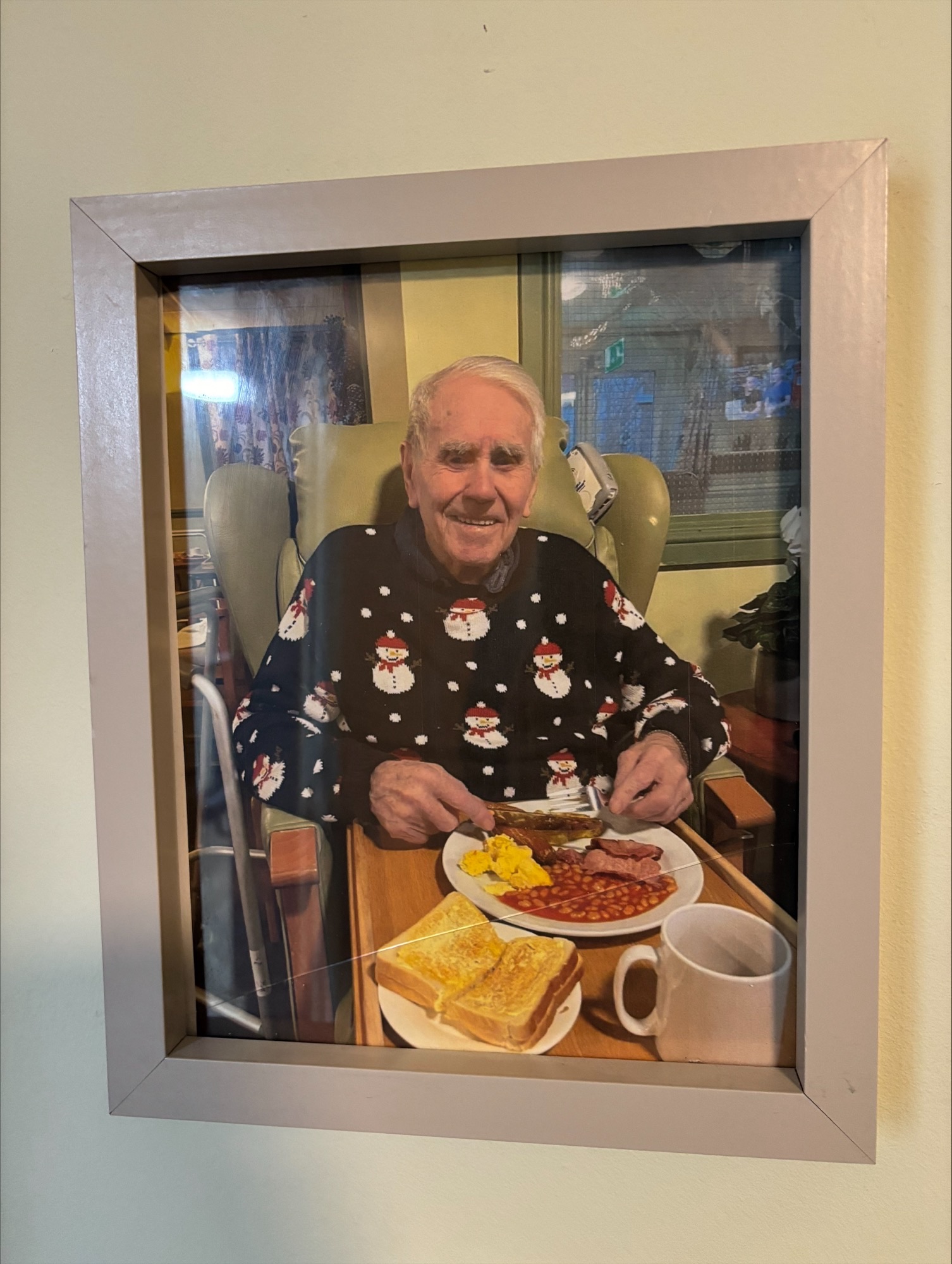 101 Year Old Veteran Albert Celebrates Remembrance Day in Abbey Court ...